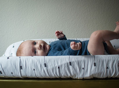 Couches lavables et caca : faut-il manipuler le caca de bébé